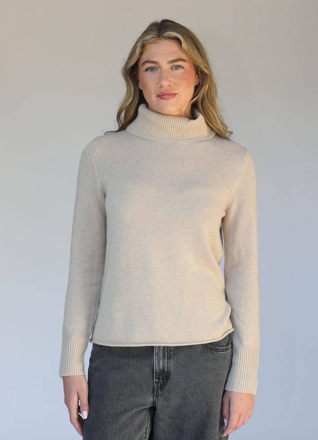 Bates Solid Turtleneck – ARCHER CASHMERE